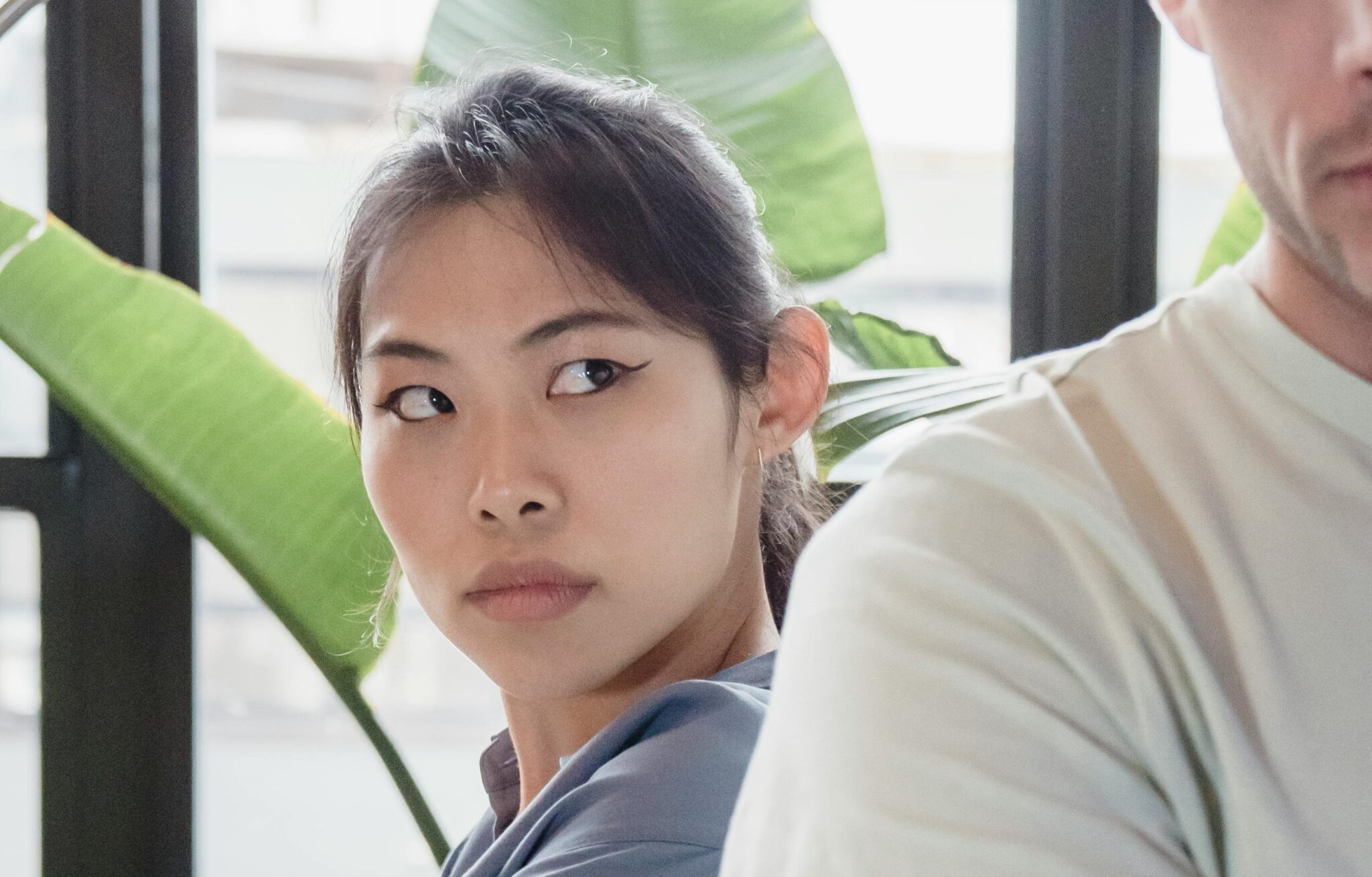 「side eye」の意味と使い方を分かりやすく解説！リアル英語 | K＆M英語クリニック