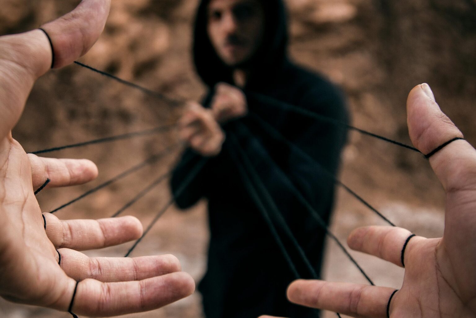 「pull strings」の意味と使い方を分かりやすく解説！リアル英語 | K＆M英語クリニック